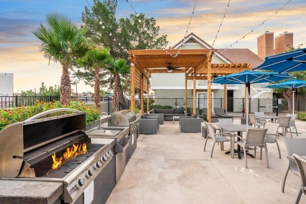 3 Pet-friendly Units  Kitchenette, Free Breakfast & Swimming Pool - El Paso, TX