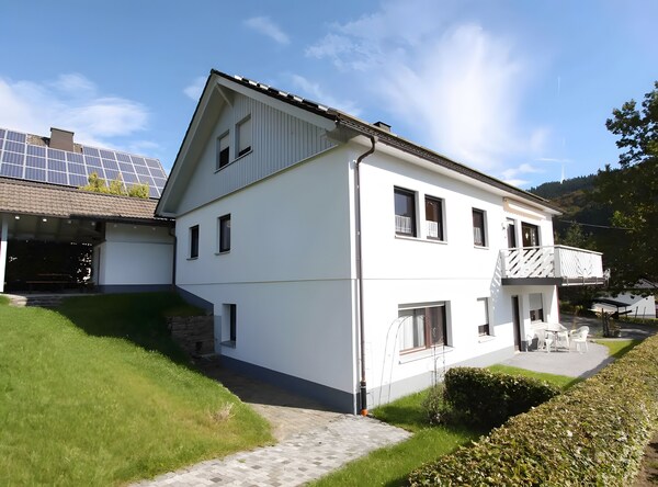 Ferienwohnung 'Dachsbau' Mit Privatterrasse, Gemeinschaftsgarten Und Wi-fi - Bad Fredeburg