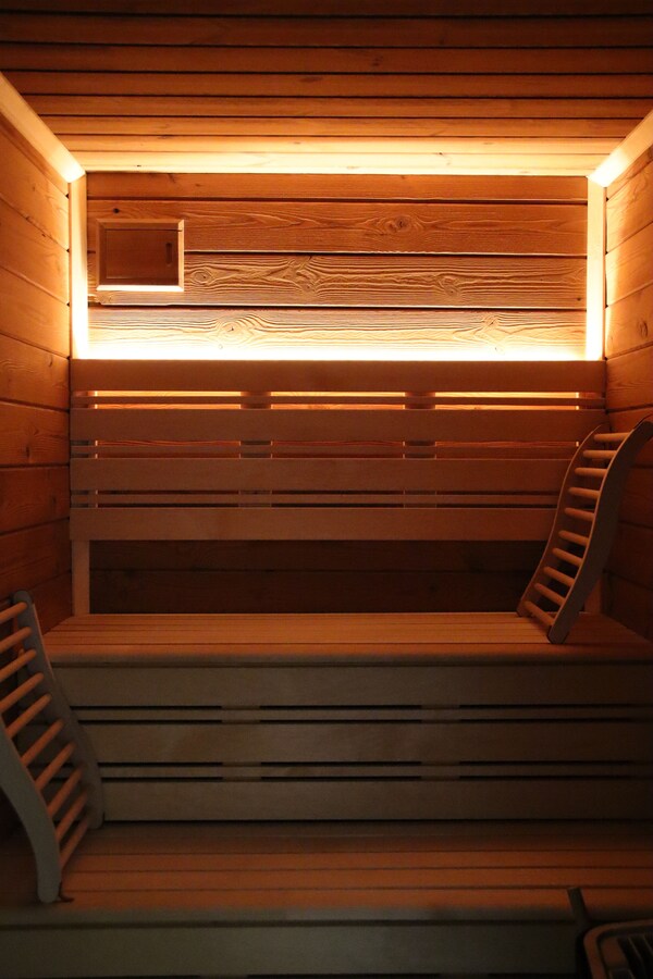 Emerald Suite With Whirlpool, Sauna And Massage Chair - Bochum