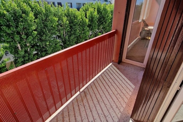Grand T4 Moderne Et Climatisé - ibis Montpellier Sud