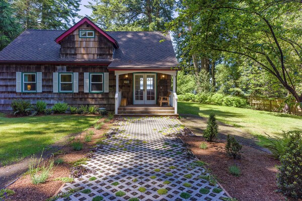 Sandy Beachfront, Hot Tub, Pet-friendly, Kayaking - Orcas Island, WA
