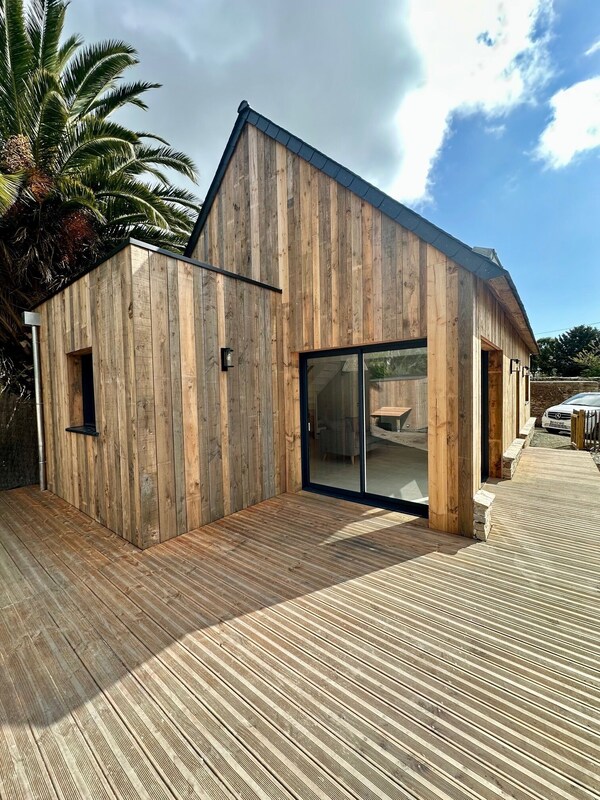 New House With Fenced Garden City Center - Roscoff