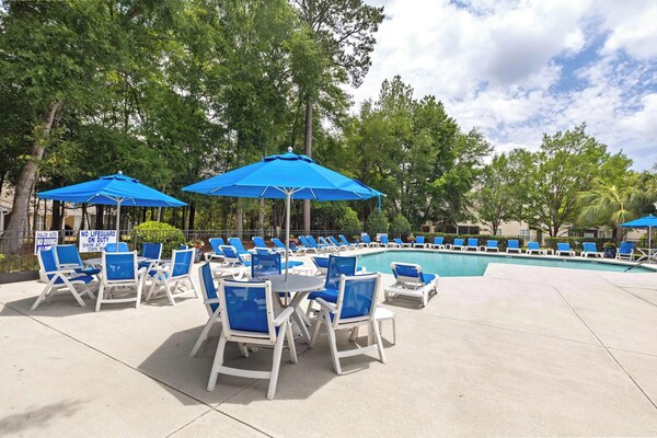 Blue Belle - Across From Pool Near Credit One - Charleston, SC