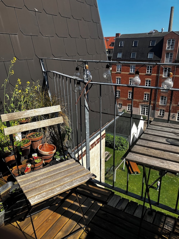 Delightful Two-bedroom Flat With Balcony In Funky Nørrebro - Kopenhag