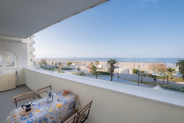 Bilocale Panoramico Con Parcheggio - Brezza Di Mare - Rimini