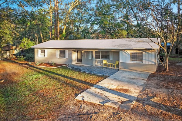Peaceful Retreat, Pet-friendly 5 Mins To Shands & Uf! - Gainesville, FL