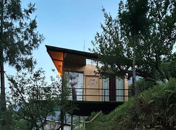 The Woodnest - Serene Wooden Suite With Jacuzzi & Mountain Views - Luxe Retreat - Jibhi