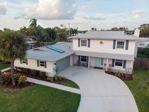 Pool, Game Room, 3 Kings | Magnolia Beach House - Cocoa Beach, FL