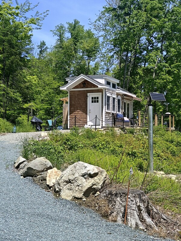 Tiny House Nature Retreat - Littleton, NH
