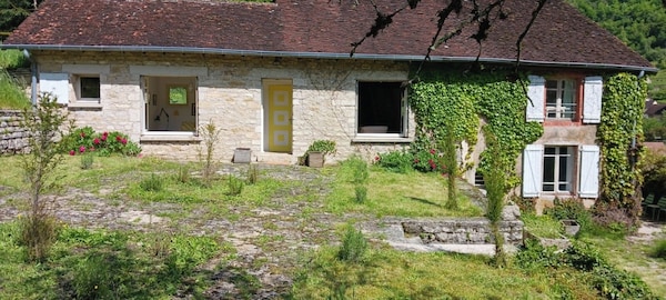 House With Breathtaking View Of Baume-les-messieurs Abbey - Poligny