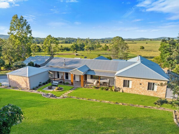 Riverbend Ranch In Tamborine - Gold Coast