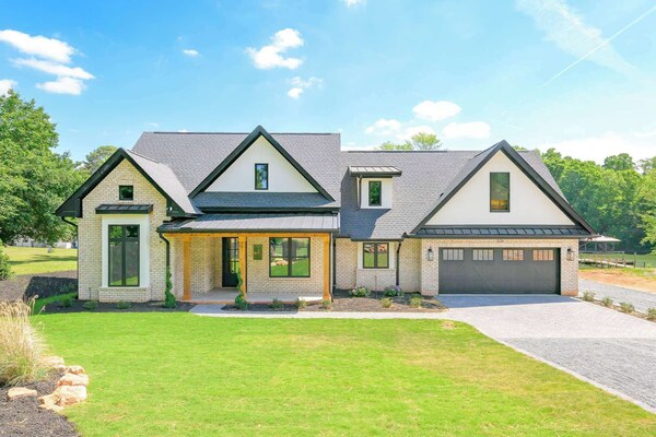 The Quartz Palace - Lakefront Energetic Oasis - Mooresville, NC