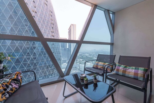 Stylish Difc Apartment Sleeps 4 With Pool & Gym - Dubai