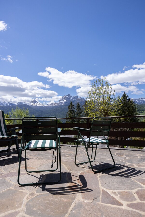 Ca' Del Molin, Large Apartment With Balcony And Garage - Cortina d'Ampezzo