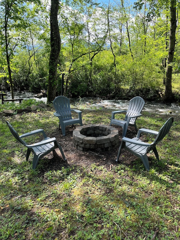Noisy Creekfront Cabin In Marble! Pet Friendly! Close To The Casino - Robbinsville, NC