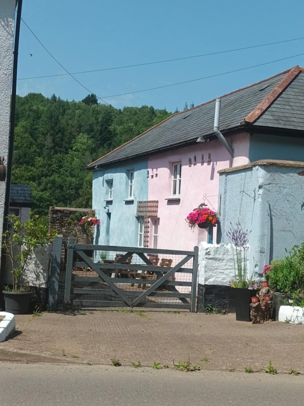 Portsmouth Arms Hotel Rooms And Cottages - North Devon
