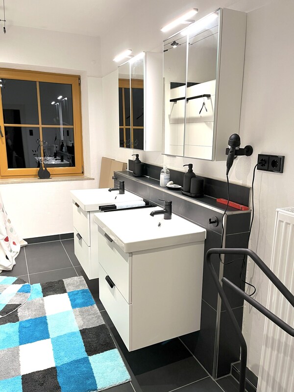 Ferienwohnung 90 M², 2 Schlafz. (Insg.6 Betten), 1 Wohnz. Nahe Vilstalradweg - Vilshofen an der Donau