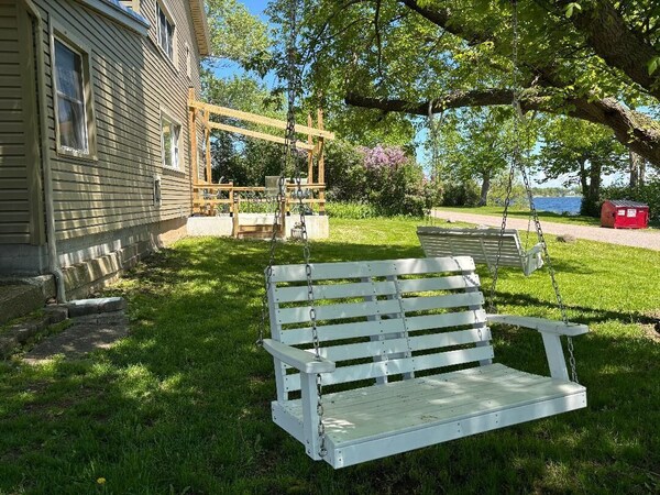 Lake Front House In Beautiful Guffin Bay, Chaumont - Sackets Harbor, NY