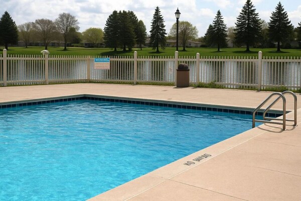 2 Relaxing Family-friendly Bay Valley Rooms  Golf, Pool & Scenic Trails - Saginaw, MI