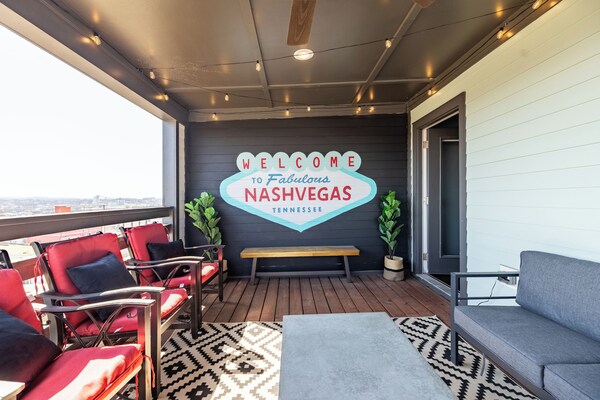 Sleeps 24, 2 Hot Tubs, Game & Glam Rooms, King Bds - 내슈빌