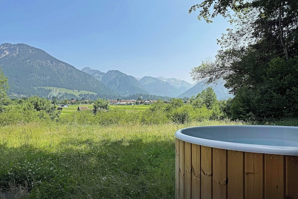 Ferienhaus Allgäu: Wohnküche, Kamin, 4 Schlafzimmer, 3 Bäder, Terrasse & Hottub - Hinterstein