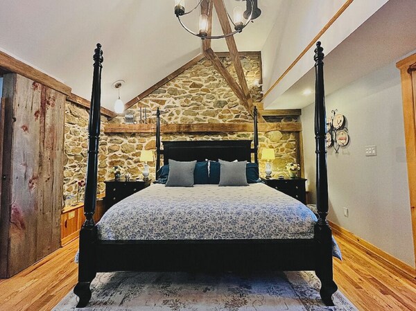 Timeless Elegance In Restored Suite  King Bed & Private Spa Bath - Leesburg, VA