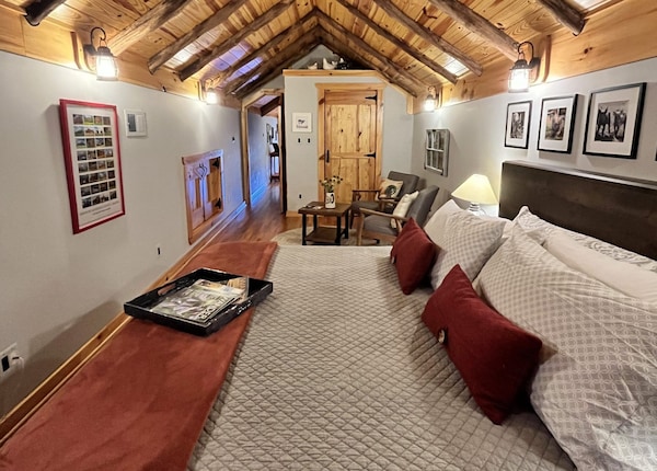 Rustic Charm Meets Modern Comfort In Barn Loft Escape - Middleburg, VA
