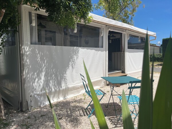 Charming Mobile Home With Pool In Hyères - Var