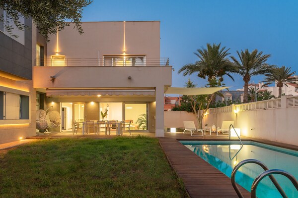 Modern Villa 5 Minutes From The Beach With Private Pool In A Prime Location - Almería