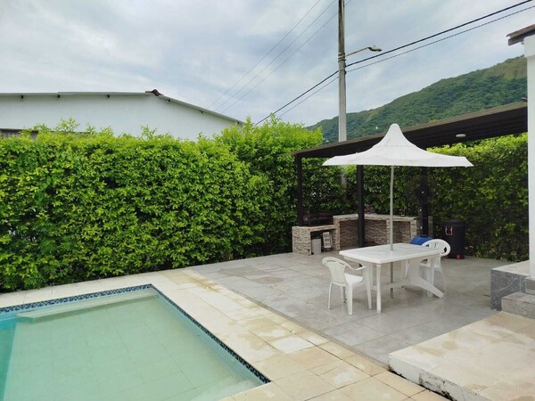 Hermosa Casa Quinta Campestre (Ricaurte Cundinamarca). - Girardot