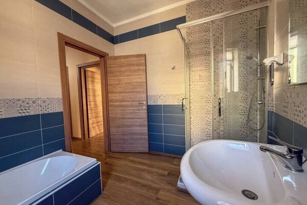 4-bedroom Apartment 5 Minutes From Paceville - Malta
