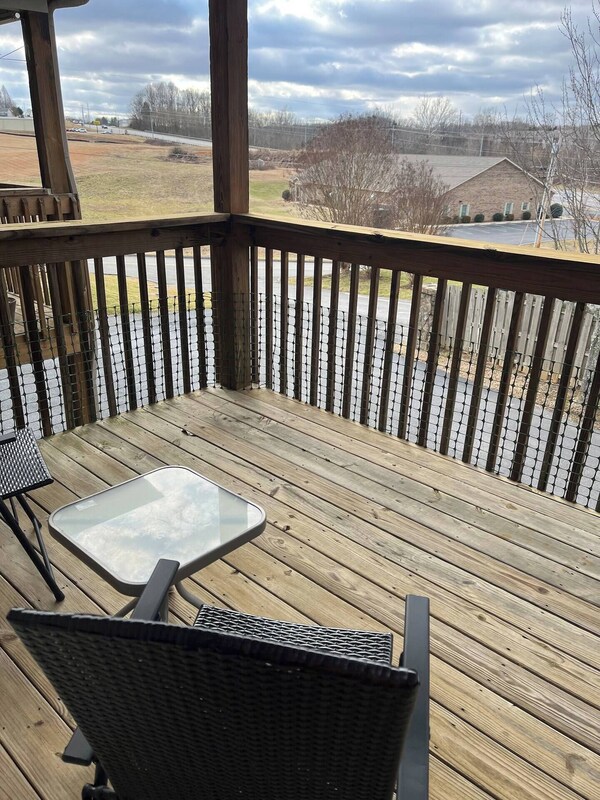 Quaint Condo - Fort Patrick Henry Lake, TN