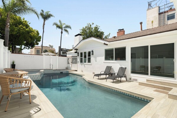 Belmont Beach Escape: Private Pool And Hot Tub + Steps To The Sand - Long Beach, CA