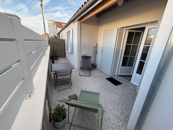 Magnifique T2 Proche De La Gare Avec Terrasse Privative - Rochefort, France