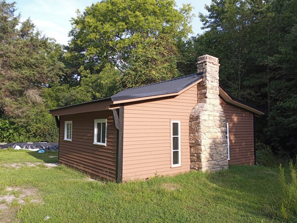 Charming Cabin Get Away W/ Walk-in Shower, Kitchenette,  Ac/heat, Wifi - Lake Gaston
