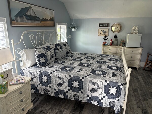 Farmhouse Room - Michael Lynn Winery And Brewery - Candlewood Lake, OH