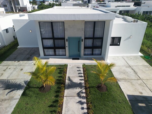 Modern 3 Br Villa W/ Pool In Gated Community - Sosúa