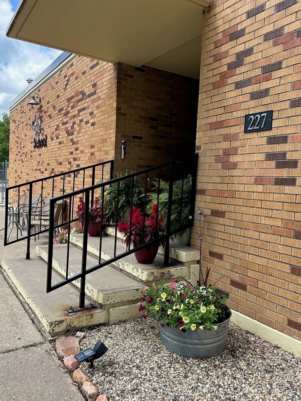 A + Getaway - Stylish Stay In 3 Classrooms With Wifi & Ac - Kansas