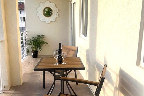 Quiet 2-bedroom Apartment With Wifi And Patio Fitness Area In Vibrant Kingston - Kingston, Jamaica