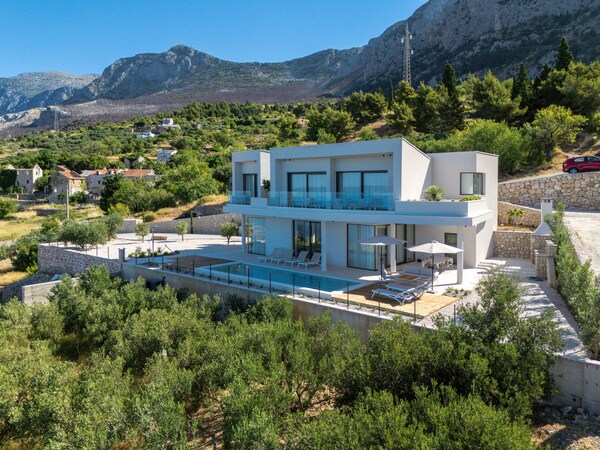 Luxury Villa In Podgora  4 Bedrooms, Heated Pool, Sea View, Ac & Wifi - Tučepi