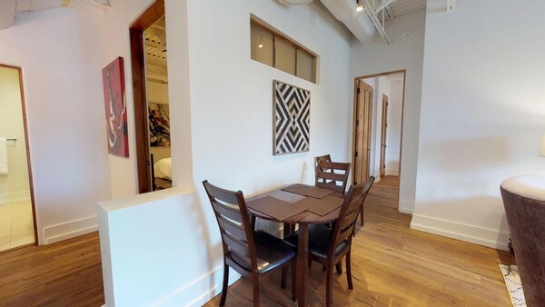 The Lincoln 201, 2 Bed / 2, Bath Luxury Loft Style Condo - Santa Fe, NM