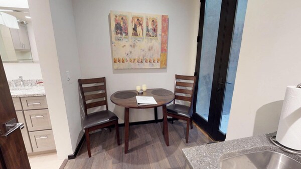 The Lincoln 304, 1 Bed / 1 Bath, Studio With Kitchenette - Santa Fe