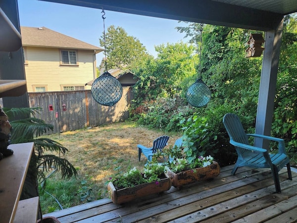 Quiet, Accessible Private Suite In View Royal, Near Victoria General Hospital - Victoria