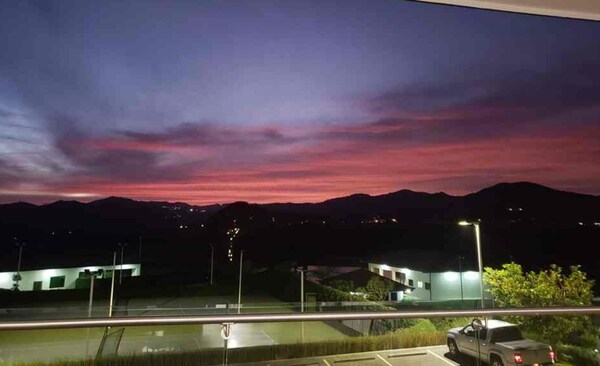 Mountain View Close  Airport 5 Stars Condo - Bajos del Toro