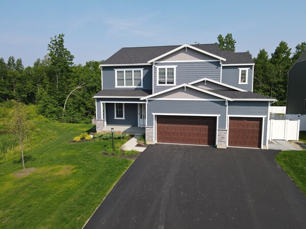 Modern Spacious 6-bedroom Home With Heated Pool And Pool House 20 Min From Track - Clifton Park, NY