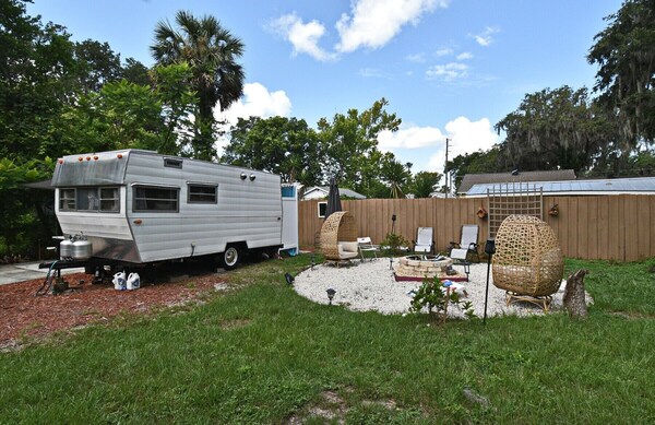 Cozy Camper Stay In Mount Dora  Pet Friendly, Walk To Downtown! - Apopka, FL