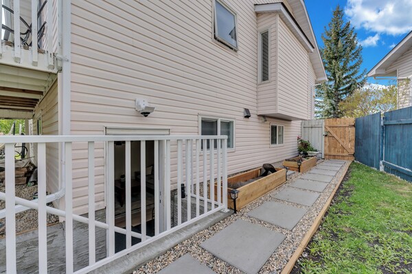 Entire Guesthouse Suite In Nw Calgary - Alberta