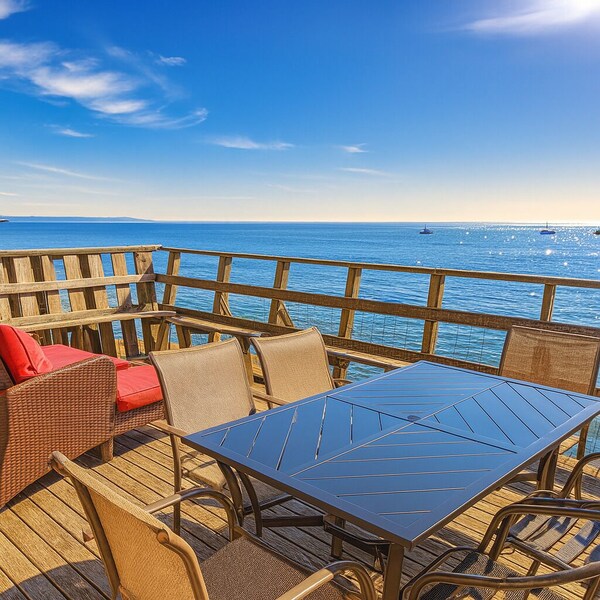 Spacious 5-bedroom House, Sleeps 11 With Ac, Wifi In Adorable Ocean Bay Park - Patchogue, NY