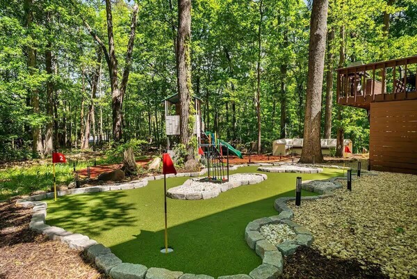 The Hidden Gem! Speakeasy, Karaoke, Hot Tub, Golf - Harrisonburg, VA