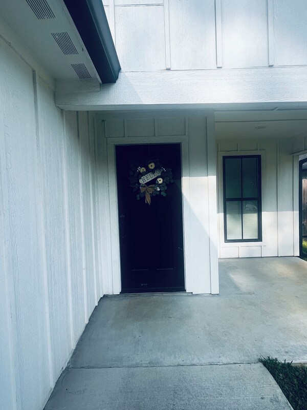 Three Bedroom Home In The Center Of Leesville - Anacoco Lake, LA